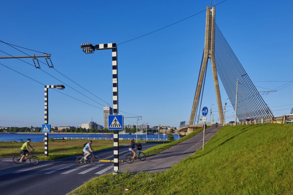 Riga_Kipsala_Pedestrian_crossing_day_Latvia | Tecnopali